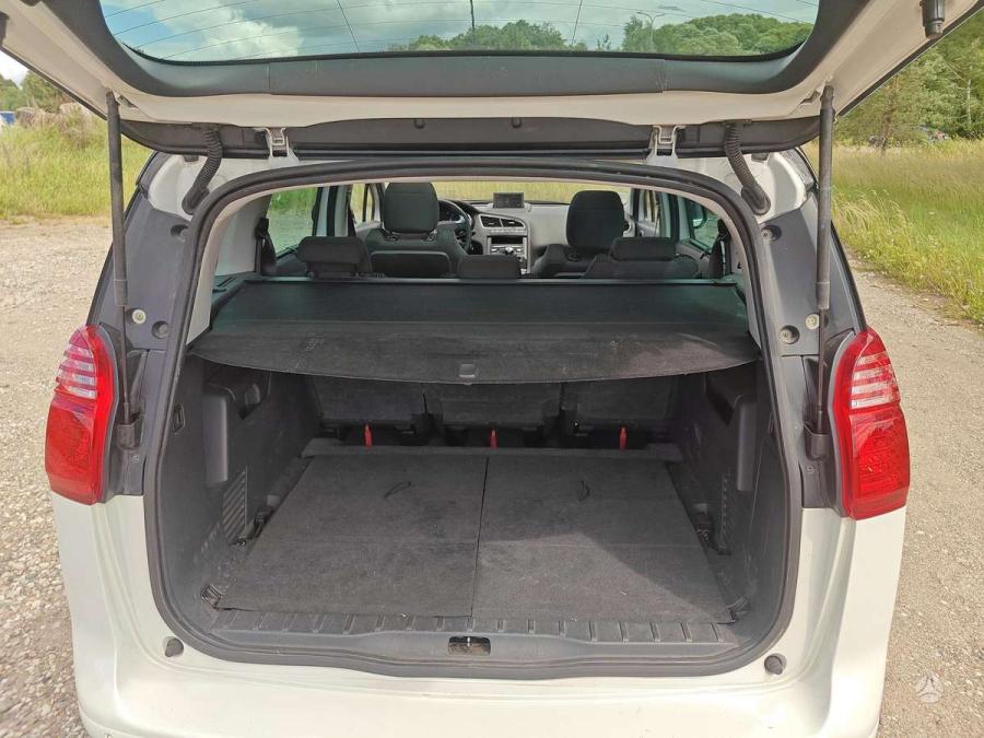 White Peugeot 5008 2016 in Taurage, with an engine capacity of 1.56 L and mileage of 280 thousand km for 5500 €, photo 15 on AUTOMOTO.COM.LV