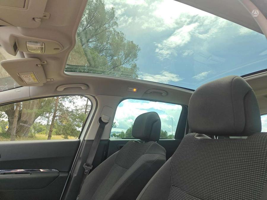 White Peugeot 5008 2016 in Taurage, with an engine capacity of 1.56 L and mileage of 280 thousand km for 5500 €, photo 16 on AUTOMOTO.COM.LV