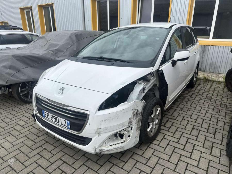 White Peugeot 5008 2016 in Taurage, with an engine capacity of 1.56 L and mileage of 186 thousand km for 3800 €, photo 3 on AUTOMOTO.COM.LV