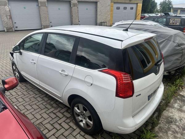 White Peugeot 5008 2016 in Taurage, with an engine capacity of 1.56 L and mileage of 186 thousand km for 3800 €, photo 3 on AUTOMOTO.COM.LV