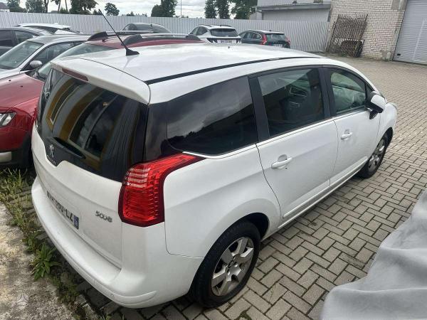 White Peugeot 5008 2016 in Taurage, with an engine capacity of 1.56 L and mileage of 186 thousand km for 3800 €, photo 4 on AUTOMOTO.COM.LV