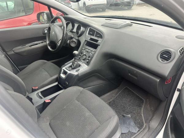 White Peugeot 5008 2016 in Taurage, with an engine capacity of 1.56 L and mileage of 186 thousand km for 3800 €, photo 5 on AUTOMOTO.COM.LV