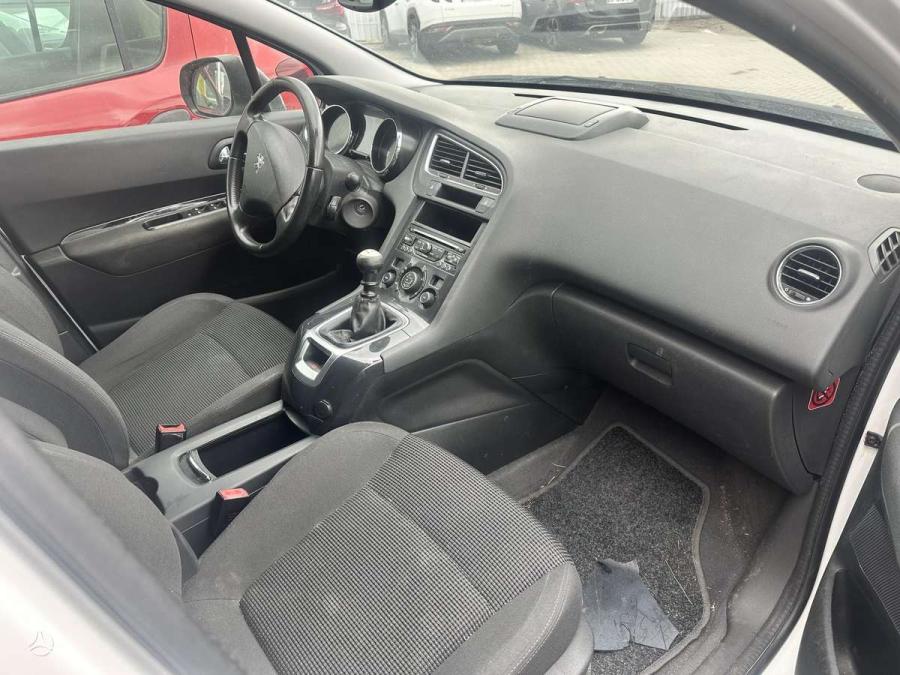 White Peugeot 5008 2016 in Taurage, with an engine capacity of 1.56 L and mileage of 186 thousand km for 3800 €, photo 6 on AUTOMOTO.COM.LV
