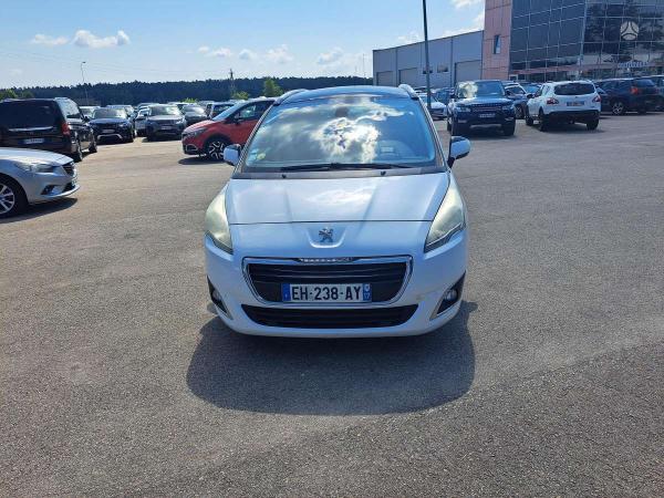 White Peugeot 5008 2016 in Taurage, with an engine capacity of 1.56 L and mileage of 184 thousand km for 6400 €, photo 1 on AUTOMOTO.COM.LV