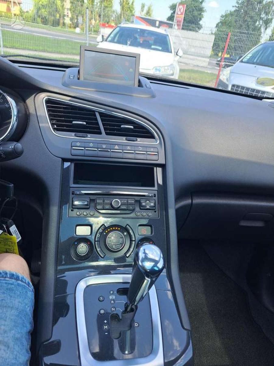 White Peugeot 5008 2016 in Taurage, with an engine capacity of 1.56 L and mileage of 184 thousand km for 6400 €, photo 8 on AUTOMOTO.COM.LV