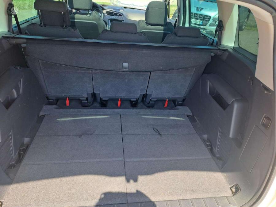 White Peugeot 5008 2016 in Taurage, with an engine capacity of 1.56 L and mileage of 184 thousand km for 6400 €, photo 13 on AUTOMOTO.COM.LV