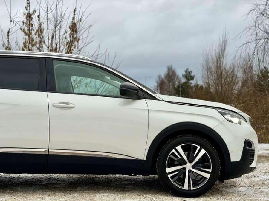 White Peugeot 5008 2017 in Siauliai, with an engine capacity of 1.20 L and mileage of 167 thousand km for 12950 €, photo 10 on AUTOMOTO.COM.LV