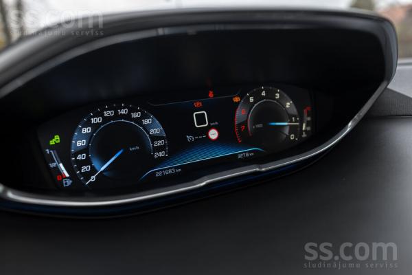 White Peugeot 5008 2017 in Jelgava, with an engine capacity of 1.20 L and mileage of 0 thousand km for 10990 €, photo 8 on AUTOMOTO.COM.LV