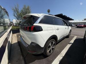 White Peugeot 5008 2017 in Utena, with an engine capacity of 1.56 L and mileage of 370 thousand km for 4850 €, photo 6 on AUTOMOTO.COM.LV