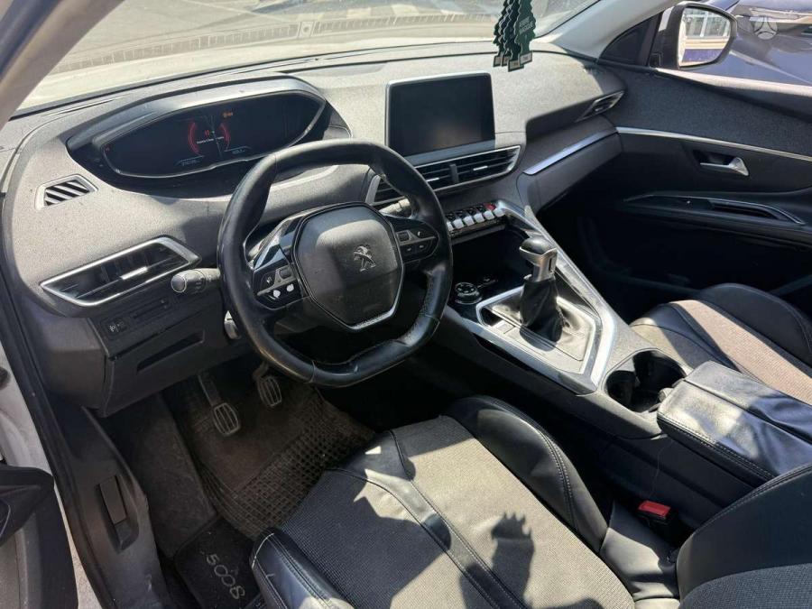 White Peugeot 5008 2017 in Utena, with an engine capacity of 1.56 L and mileage of 370 thousand km for 4850 €, photo 7 on AUTOMOTO.COM.LV