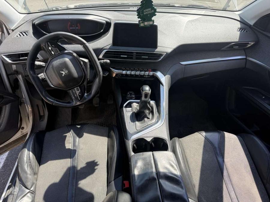 White Peugeot 5008 2017 in Utena, with an engine capacity of 1.56 L and mileage of 370 thousand km for 4850 €, photo 9 on AUTOMOTO.COM.LV