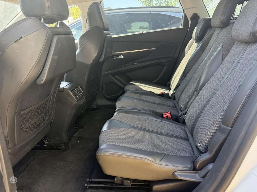 White Peugeot 5008 2017 in Utena, with an engine capacity of 1.56 L and mileage of 370 thousand km for 4850 €, photo 10 on AUTOMOTO.COM.LV