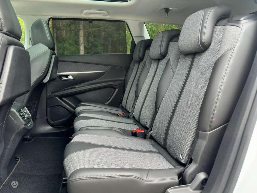 White Peugeot 5008 2017 in Vilnius, with an engine capacity of 1.56 L and mileage of 252 thousand km for 10900 €, photo 26 on AUTOMOTO.COM.LV