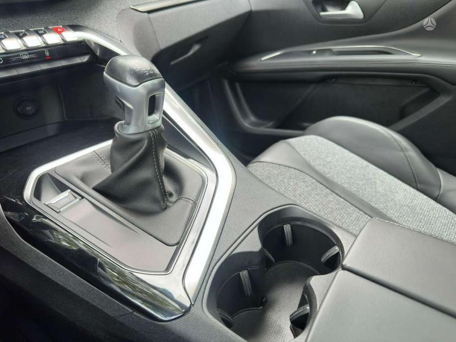 Balts Peugeot 5008 2017 Viļņa, ar dzinēja tilpumu 1.56 L un nobraukumu 252 tūkst. km par 10300 €, foto 23 vietnē AUTOMOTO.COM.LV