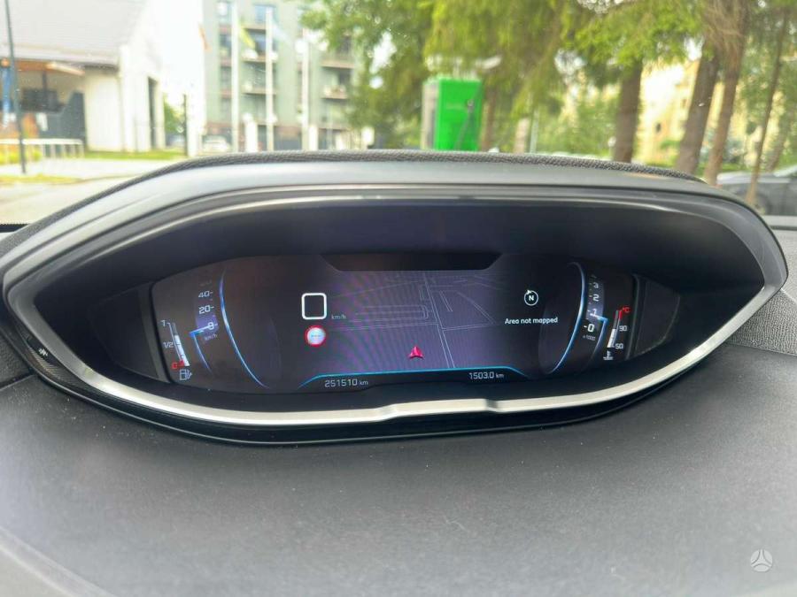 Balts Peugeot 5008 2017 Viļņa, ar dzinēja tilpumu 1.56 L un nobraukumu 252 tūkst. km par 10300 €, foto 40 vietnē AUTOMOTO.COM.LV