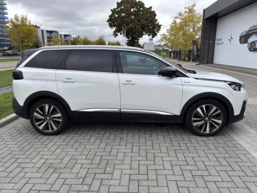 White Peugeot 5008 2018 in Riga, with an engine capacity of 1.60 L and mileage of 200 thousand km for 15995 €, photo 3 on AUTOMOTO.COM.LV