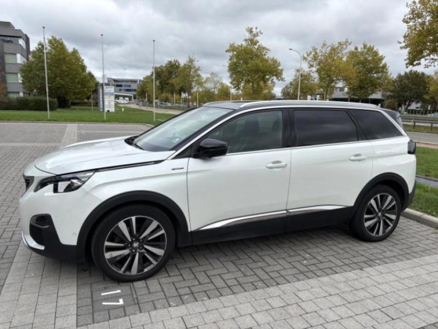 White Peugeot 5008 2018 in Riga, with an engine capacity of 1.60 L and mileage of 200 thousand km for 15995 €, photo 4 on AUTOMOTO.COM.LV
