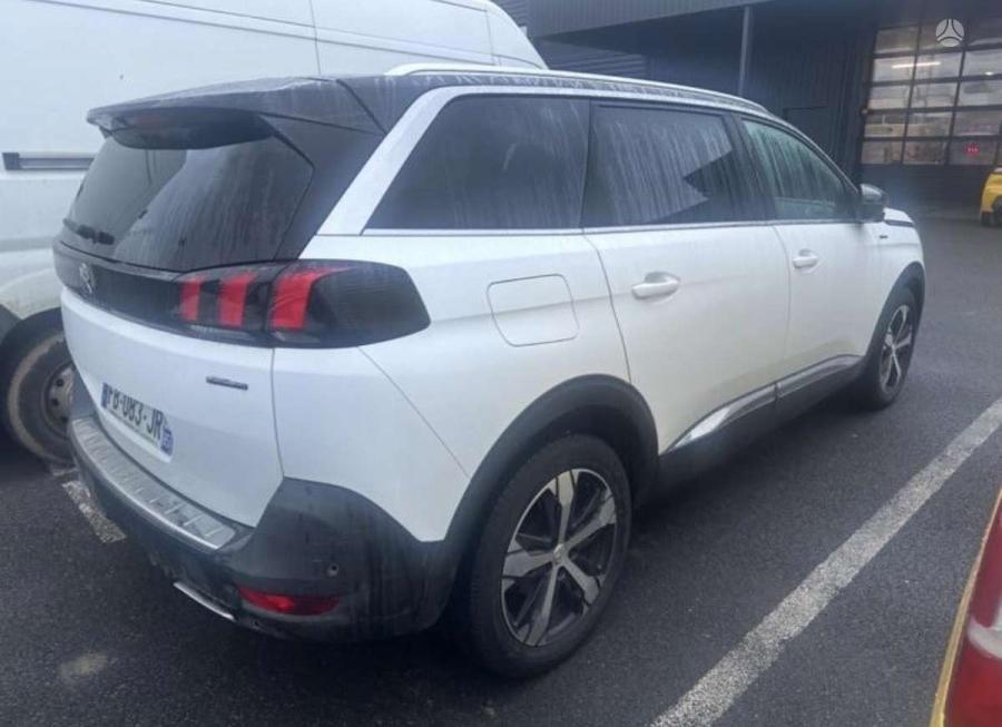 White Peugeot 5008 2018 in Taurage, with an engine capacity of 1.50 L and mileage of 215 thousand km for 11200 €, photo 3 on AUTOMOTO.COM.LV