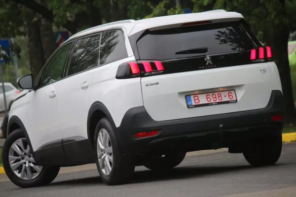 White Peugeot 5008 2018 in Riga, with an engine capacity of 1.50 L and mileage of 163 thousand km for 12690 €, photo 4 on AUTOMOTO.COM.LV
