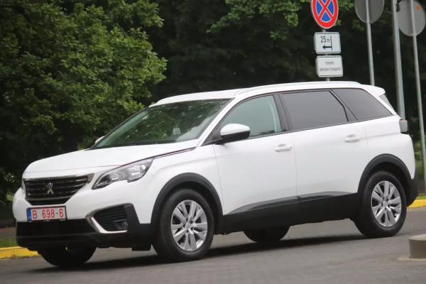 White Peugeot 5008 2018 in Riga, with an engine capacity of 1.50 L and mileage of 163 thousand km for 12690 €, photo 5 on AUTOMOTO.COM.LV