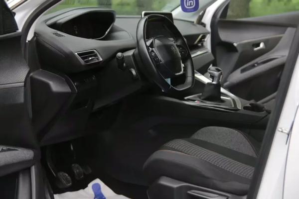 White Peugeot 5008 2018 in Riga, with an engine capacity of 1.50 L and mileage of 163 thousand km for 12690 €, photo 7 on AUTOMOTO.COM.LV