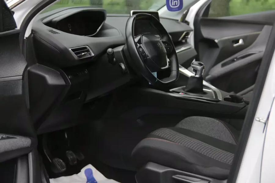Balts Peugeot 5008 2018 Rīga, ar dzinēja tilpumu 1.50 L un nobraukumu 163 tūkst. km par 12690 €, foto 8 vietnē AUTOMOTO.COM.LV