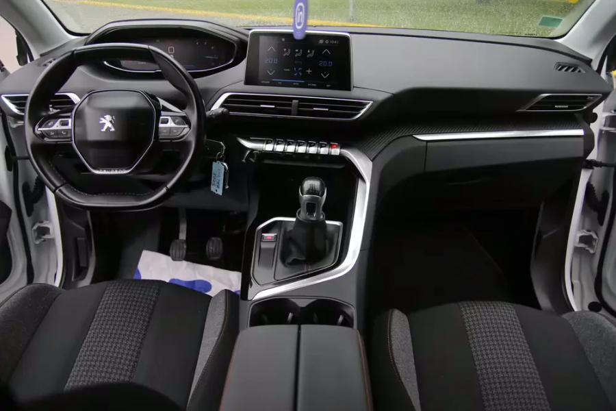 Balts Peugeot 5008 2018 Rīga, ar dzinēja tilpumu 1.50 L un nobraukumu 163 tūkst. km par 12690 €, foto 10 vietnē AUTOMOTO.COM.LV