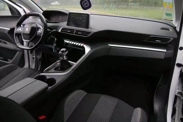 White Peugeot 5008 2018 in Riga, with an engine capacity of 1.50 L and mileage of 163 thousand km for 12690 €, photo 10 on AUTOMOTO.COM.LV