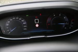 Balts Peugeot 5008 2018 Rīga, ar dzinēja tilpumu 1.50 L un nobraukumu 163 tūkst. km par 12690 €, foto 13 vietnē AUTOMOTO.COM.LV