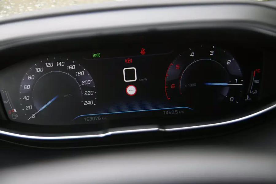 Balts Peugeot 5008 2018 Rīga, ar dzinēja tilpumu 1.50 L un nobraukumu 163 tūkst. km par 12690 €, foto 13 vietnē AUTOMOTO.COM.LV