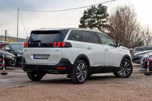 White Peugeot 5008 2018 in Riga, with an engine capacity of 1.60 L and mileage of 203 thousand km for 15995 €, photo 5 on AUTOMOTO.COM.LV