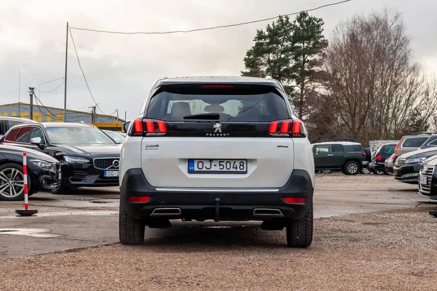 White Peugeot 5008 2018 in Riga, with an engine capacity of 1.60 L and mileage of 203 thousand km for 15995 €, photo 7 on AUTOMOTO.COM.LV