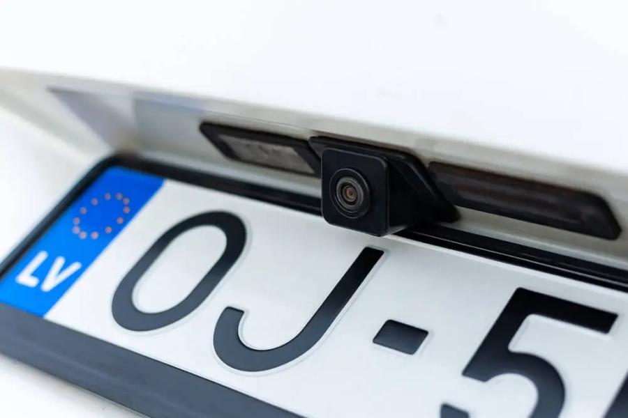 White Peugeot 5008 2018 in Riga, with an engine capacity of 1.60 L and mileage of 203 thousand km for 15995 €, photo 8 on AUTOMOTO.COM.LV
