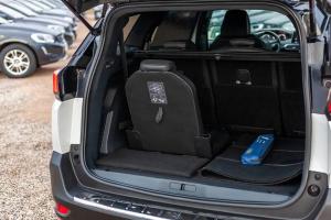 White Peugeot 5008 2018 in Riga, with an engine capacity of 1.60 L and mileage of 203 thousand km for 15995 €, photo 9 on AUTOMOTO.COM.LV
