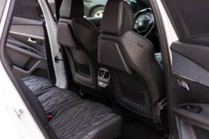 White Peugeot 5008 2018 in Riga, with an engine capacity of 1.60 L and mileage of 203 thousand km for 15995 €, photo 14 on AUTOMOTO.COM.LV