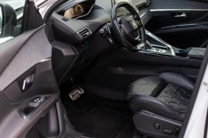 White Peugeot 5008 2018 in Riga, with an engine capacity of 1.60 L and mileage of 203 thousand km for 15995 €, photo 15 on AUTOMOTO.COM.LV
