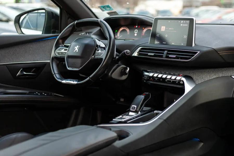 White Peugeot 5008 2018 in Riga, with an engine capacity of 1.60 L and mileage of 203 thousand km for 15995 €, photo 26 on AUTOMOTO.COM.LV