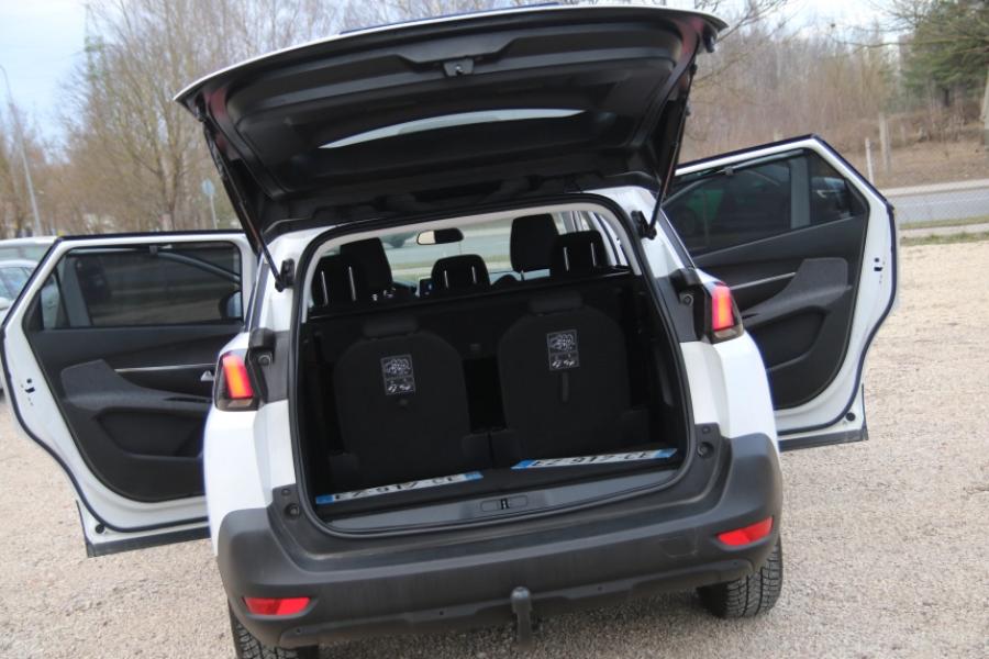 Balts Peugeot 5008 2018 Rīga, ar dzinēja tilpumu 1.50 L un nobraukumu 163 tūkst. km par 12990 €, foto 3 vietnē AUTOMOTO.COM.LV