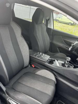 Balts Peugeot 5008 2018 Panevēža, ar dzinēja tilpumu 1.56 L un nobraukumu 241 tūkst. km par 8400 €, foto 10 vietnē AUTOMOTO.COM.LV