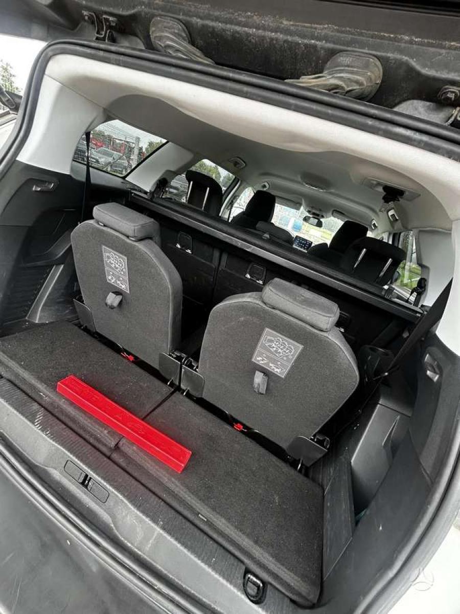 Balts Peugeot 5008 2018 Panevēža, ar dzinēja tilpumu 1.56 L un nobraukumu 241 tūkst. km par 8400 €, foto 13 vietnē AUTOMOTO.COM.LV
