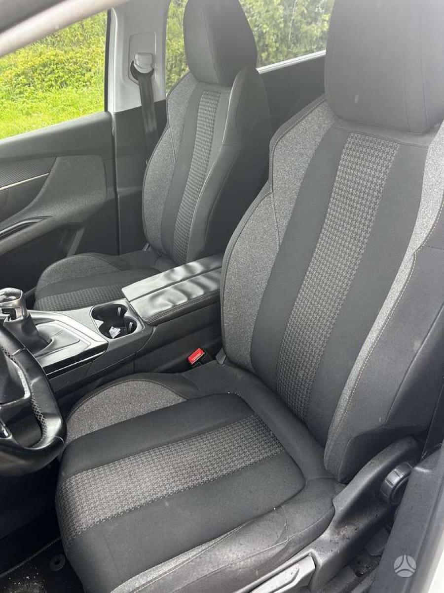 Balts Peugeot 5008 2018 Panevēža, ar dzinēja tilpumu 1.56 L un nobraukumu 241 tūkst. km par 8400 €, foto 15 vietnē AUTOMOTO.COM.LV