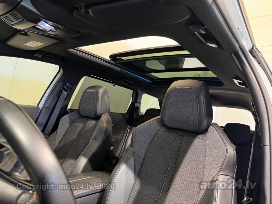White Peugeot 5008 2018 in Tallinn, with an engine capacity of 1.60 L and mileage of 115 thousand km for 16900 €, photo 9 on AUTOMOTO.COM.LV