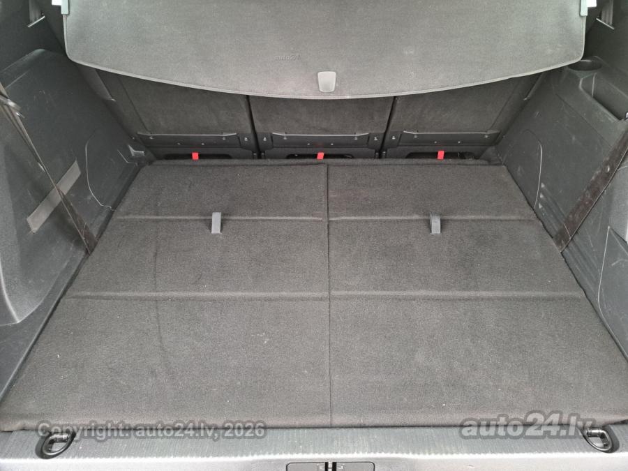 Balts Peugeot 5008 2018 Tallina, ar dzinēja tilpumu 2.00 L un nobraukumu 150 tūkst. km par 14950 €, foto 13 vietnē AUTOMOTO.COM.LV