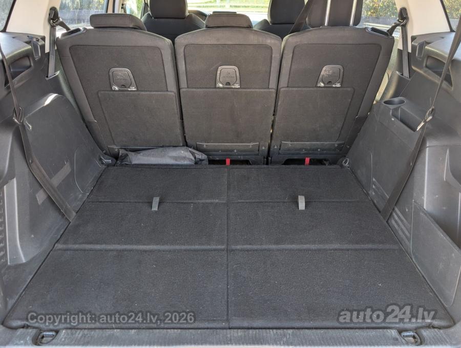 Balts Peugeot 5008 2018 Otepē, ar dzinēja tilpumu 1.20 L un nobraukumu 180 tūkst. km par 12000 €, foto 6 vietnē AUTOMOTO.COM.LV