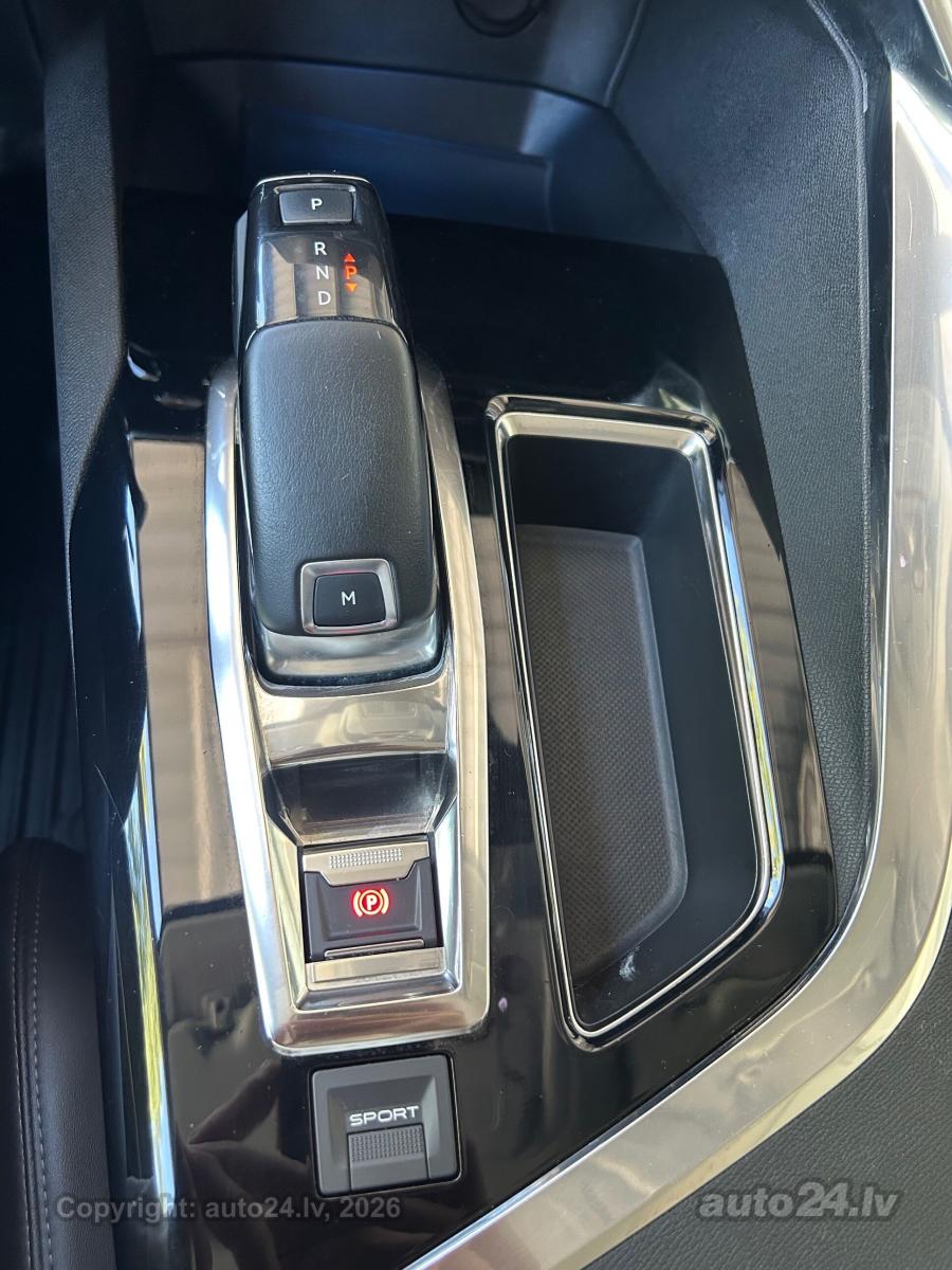 Balts Peugeot 5008 2020 Tallina, ar dzinēja tilpumu 1.20 L un nobraukumu 121 tūkst. km par 14490 €, foto 10 vietnē AUTOMOTO.COM.LV