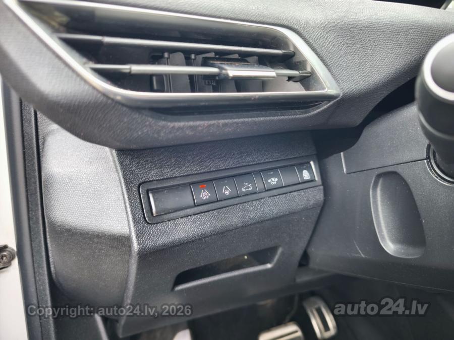 White Peugeot 5008 2023 in Parnu, with an engine capacity of 2.00 L and mileage of 147 thousand km for 28000 €, photo 15 on AUTOMOTO.COM.LV