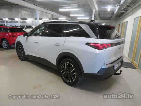 White Peugeot 5008 2025 in Tallinn, with an engine capacity of 1.20 L and mileage of 37 thousand km for 31500 €, photo 2 on AUTOMOTO.COM.LV