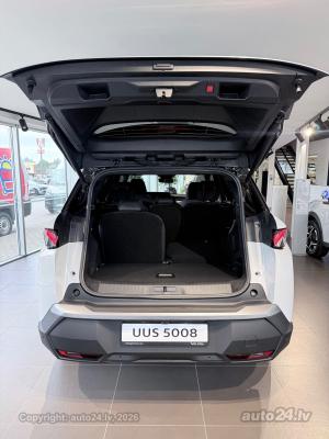 White Peugeot 5008 2026 in Tallinn, with an engine capacity of 0.00 L and mileage of 2 thousand km for 38990 €, photo 13 on AUTOMOTO.COM.LV