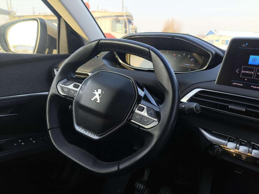 Yellow Peugeot 5008 2018 in Taurage, with an engine capacity of 1.20 L and mileage of 120 thousand km for 10200 €, photo 16 on AUTOMOTO.COM.LV
