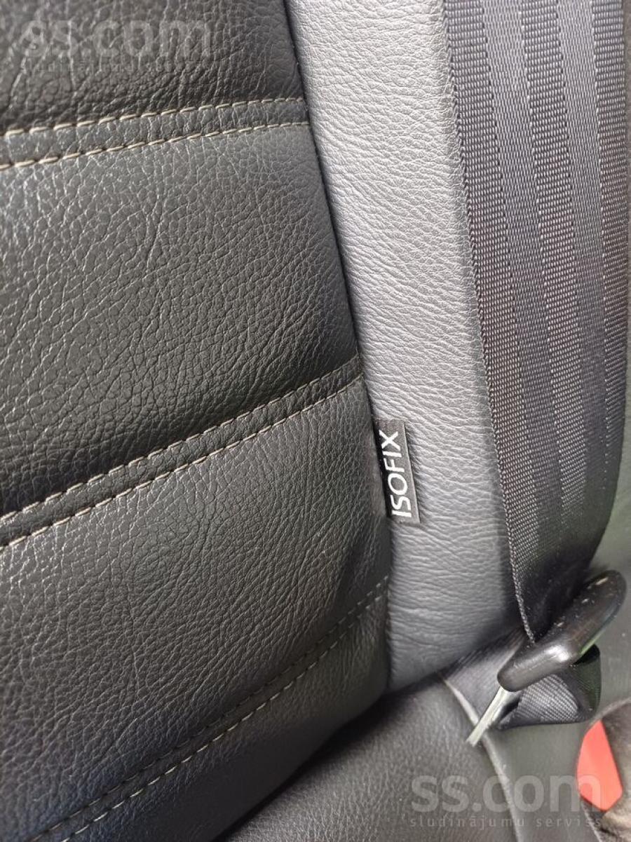 Black Peugeot 508 2015 in Riga, with an engine capacity of 2.00 L and mileage of 255 thousand km for 6000 €, photo 8 on AUTOMOTO.COM.LV